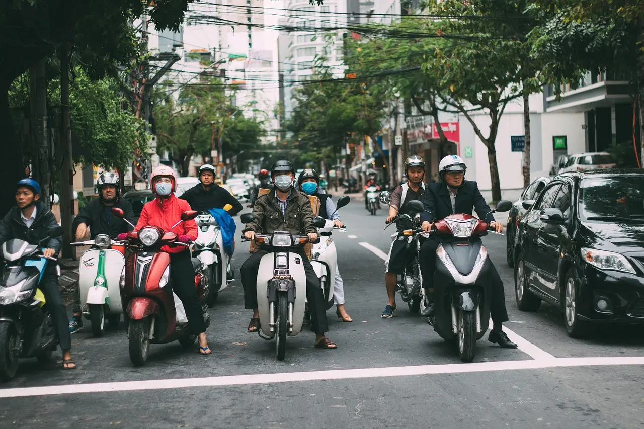 Lane Positioning: Where to Ride in Different Traffic Scenarios - Biker ...